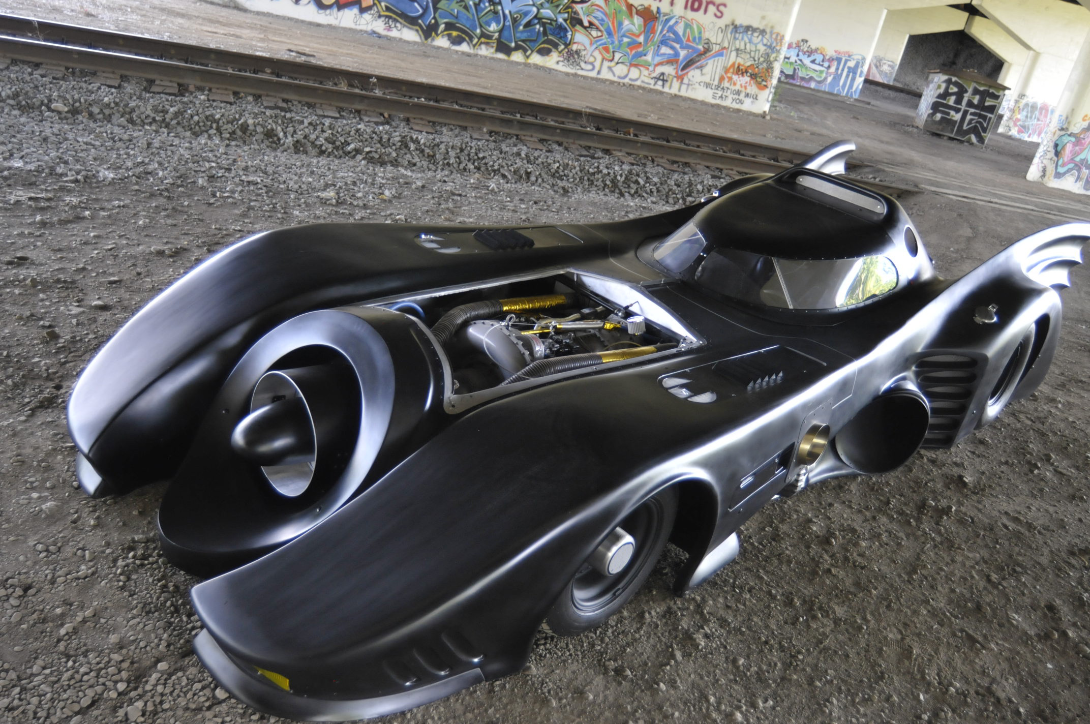Insolite : la première Batmobile motorisée par une turbine Boeing ...
