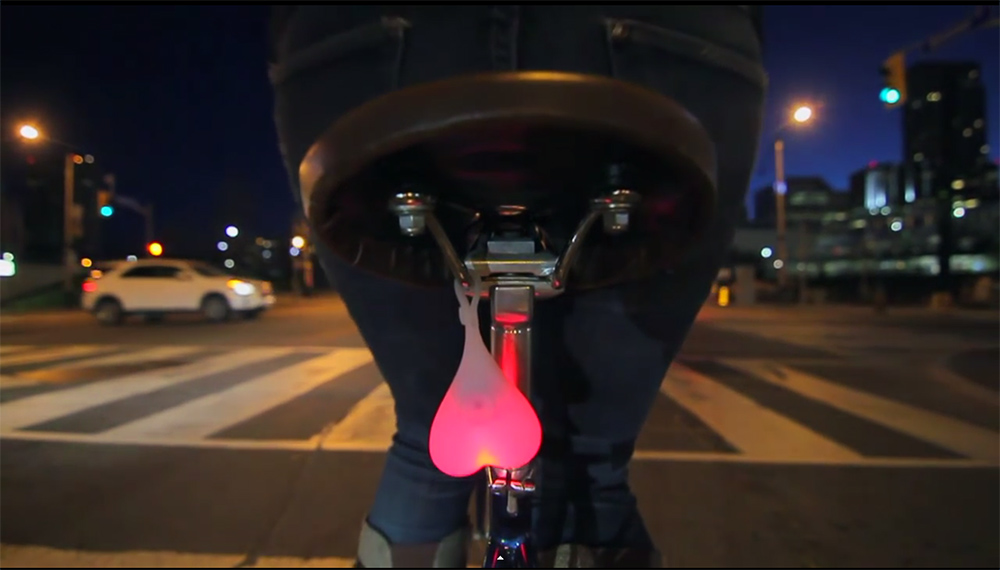 Bike Balls : une lampe de vélo gavée de testostérone - Actinnovation ...